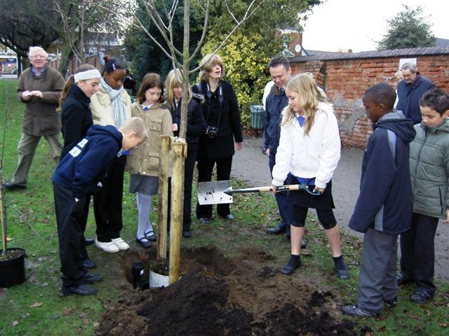 2007 Broadgate Park with John Clifford School – Beeston Civic Society
